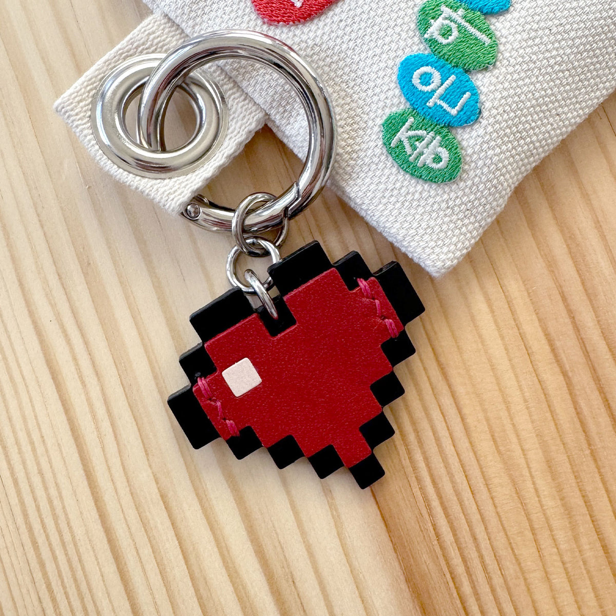 Charm-Pixelated Heart – Thinkthankay